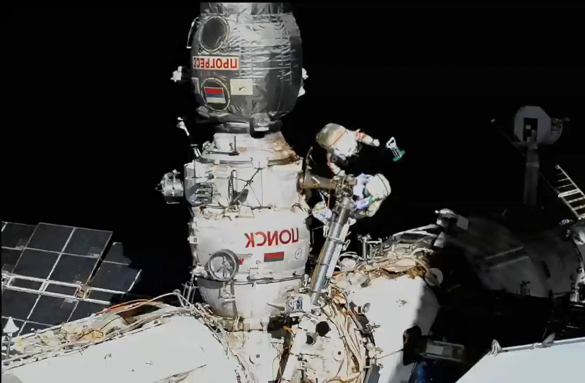 Les cosmonautes russes sortiront une nouvelle fois dans l'espace en ...