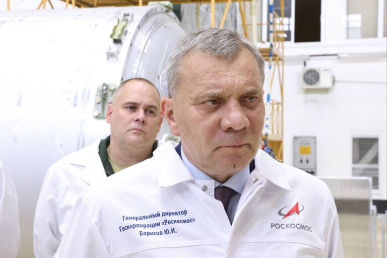 Youri Borissov visite le Centre Khrounichev - kosmosnews
